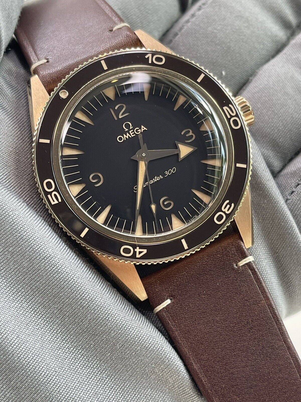 NEW Omega Seamaster 300 Bronze 9k Gold Watch 234.92.41.21.10.001 Autom ...